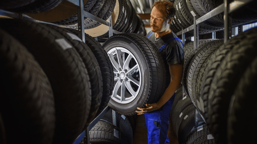 Vodiči by sa mali pri kúpe auta zamerať aj na pneumatiky. Automechanik ...